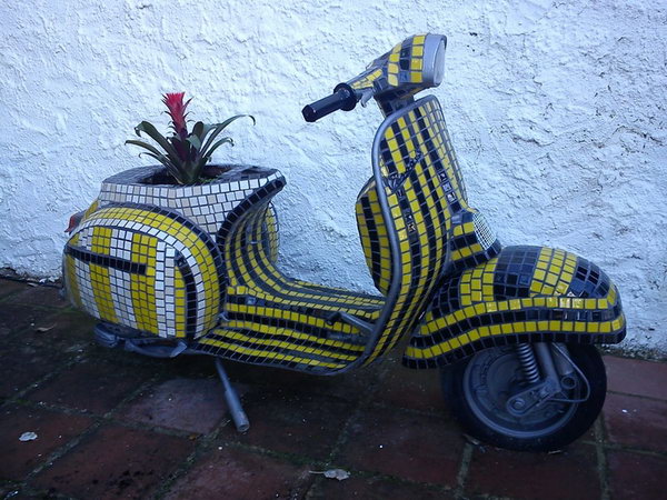 20 Creative Ideas for Reusing Leftover Ceramic Tiles | Styletic